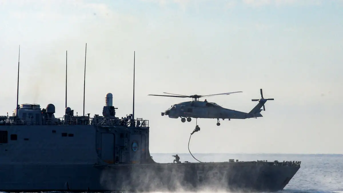 Η Τουρκία «κόβει στη μέση» το Αιγαίο με νέα NAVTEX για αεροναυτικές ...